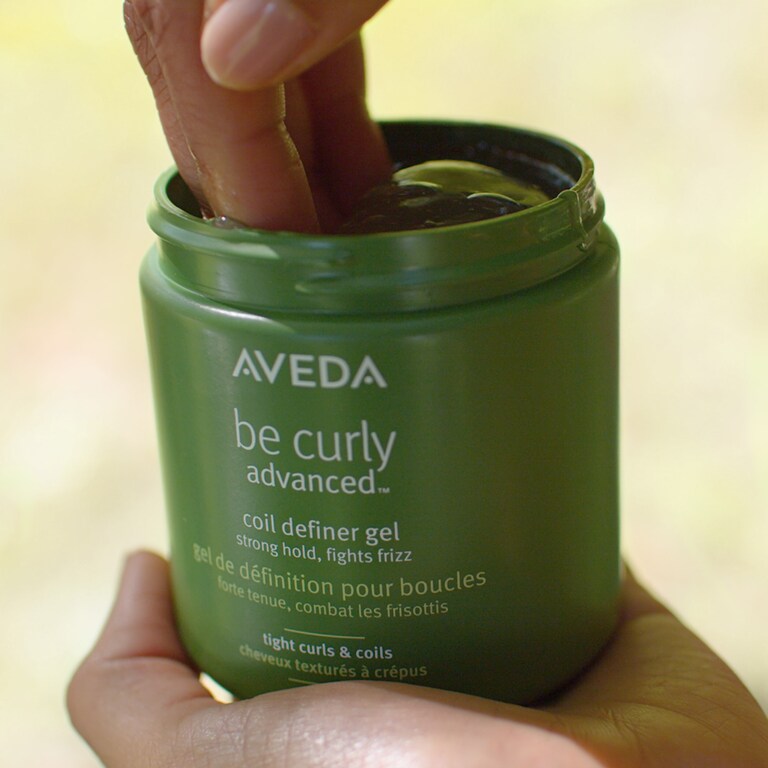 be curly advanced™ Haarprodukte für lockiges Haar | Aveda