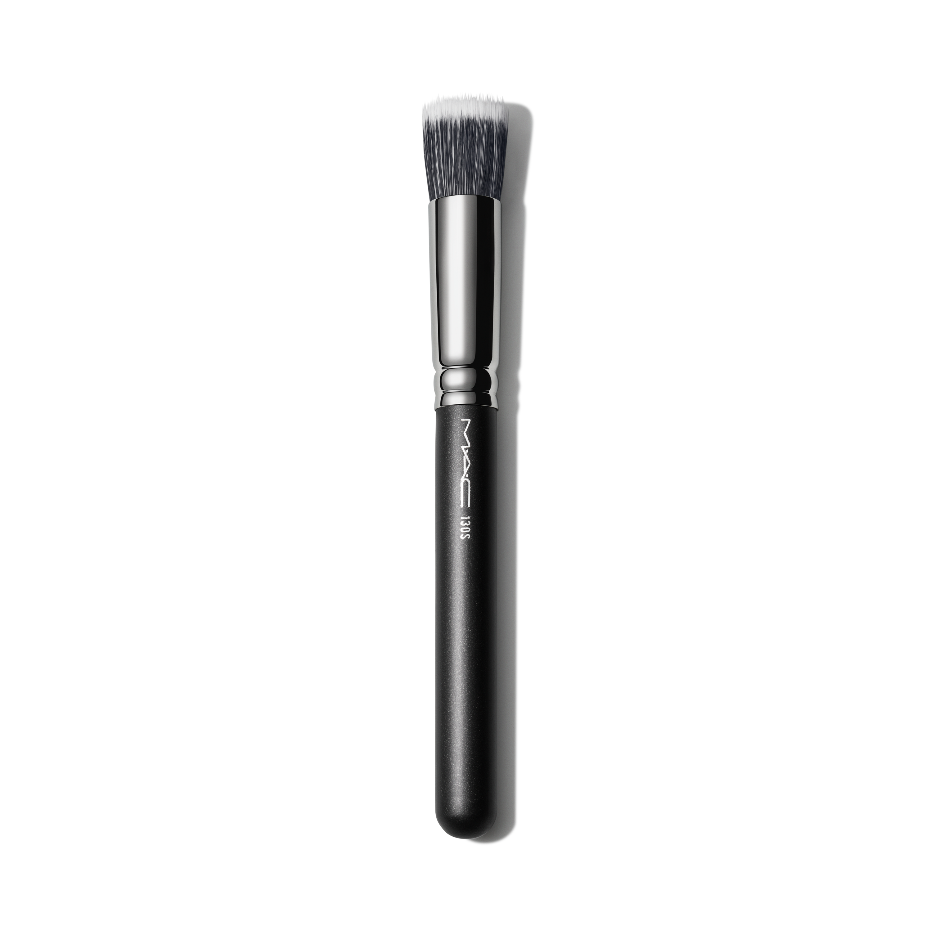 130 Synthetic Short Duo Fibre Brush | MAC Cosmetics